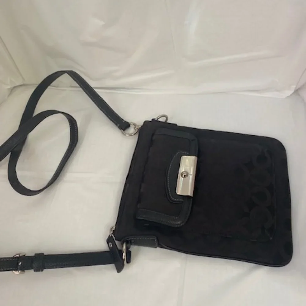 Coach | Bags | Coach Kristin Signature Graphic Op Art Swingpack ...